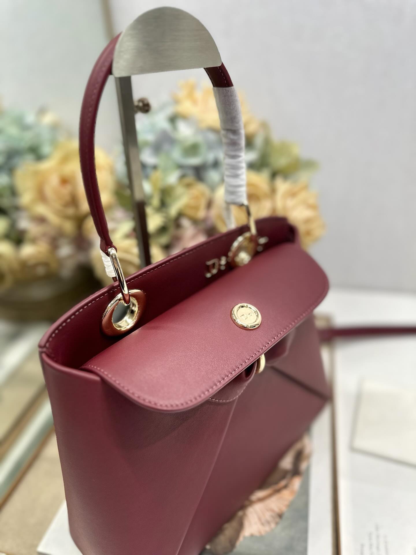 Dior Cigale Bag: Jonathan Anderson’s next quiet icon, decoded - LA FORMA