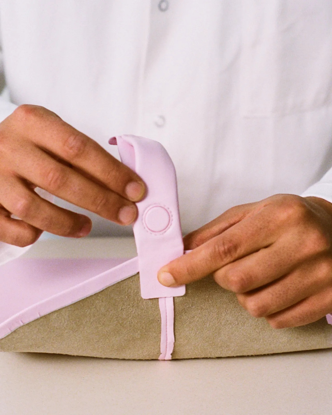 Dior Bow Bag by Jonathan Anderson: prices, sizes & colors - LA FORMA