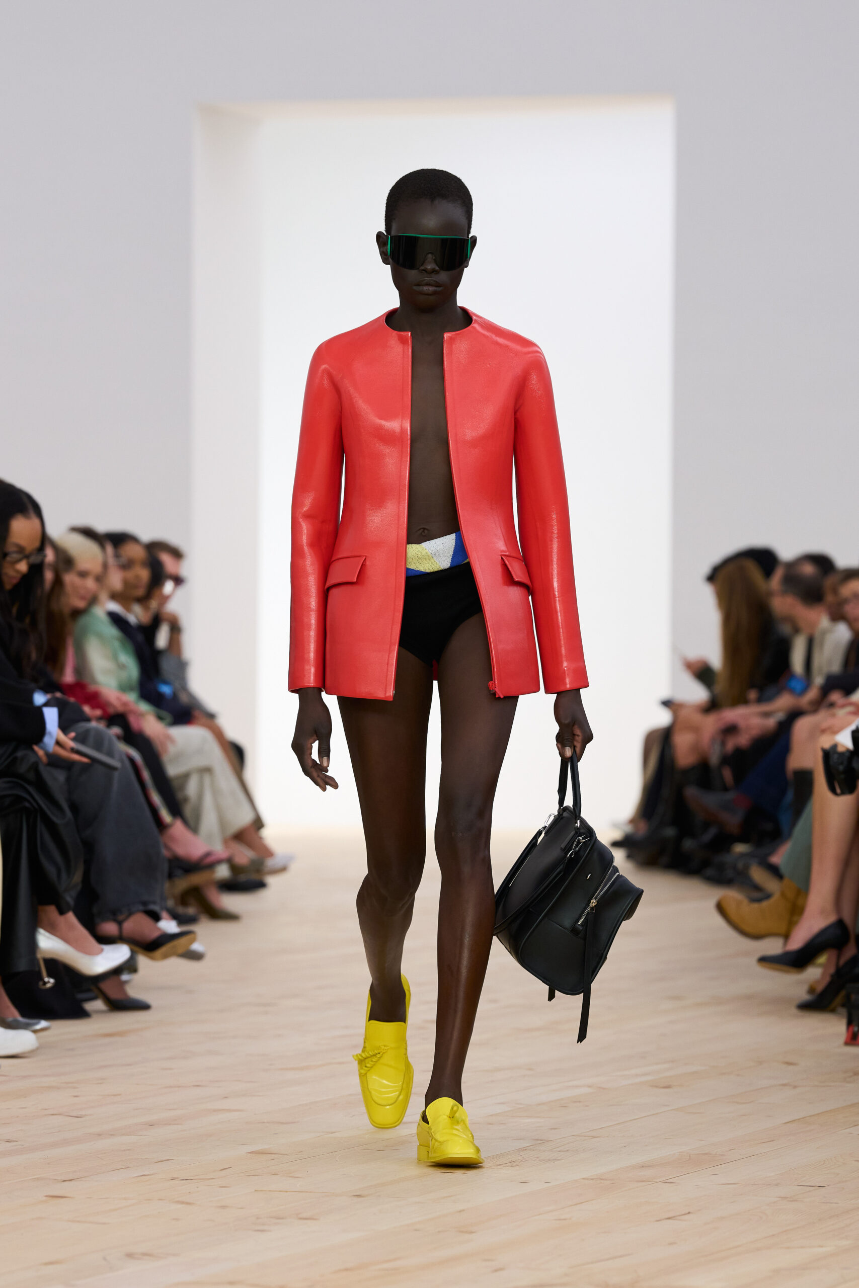LOEWE Amazona 180 bag guide: Sizes, materials, colors, and what to know ...
