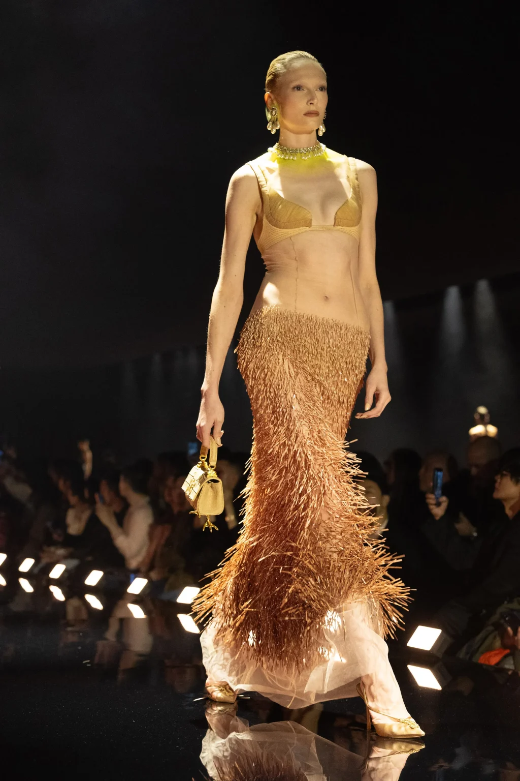 From 1939 to 2026: The Inspiration Behind Schiaparelli’s Bird Feet Bag ...